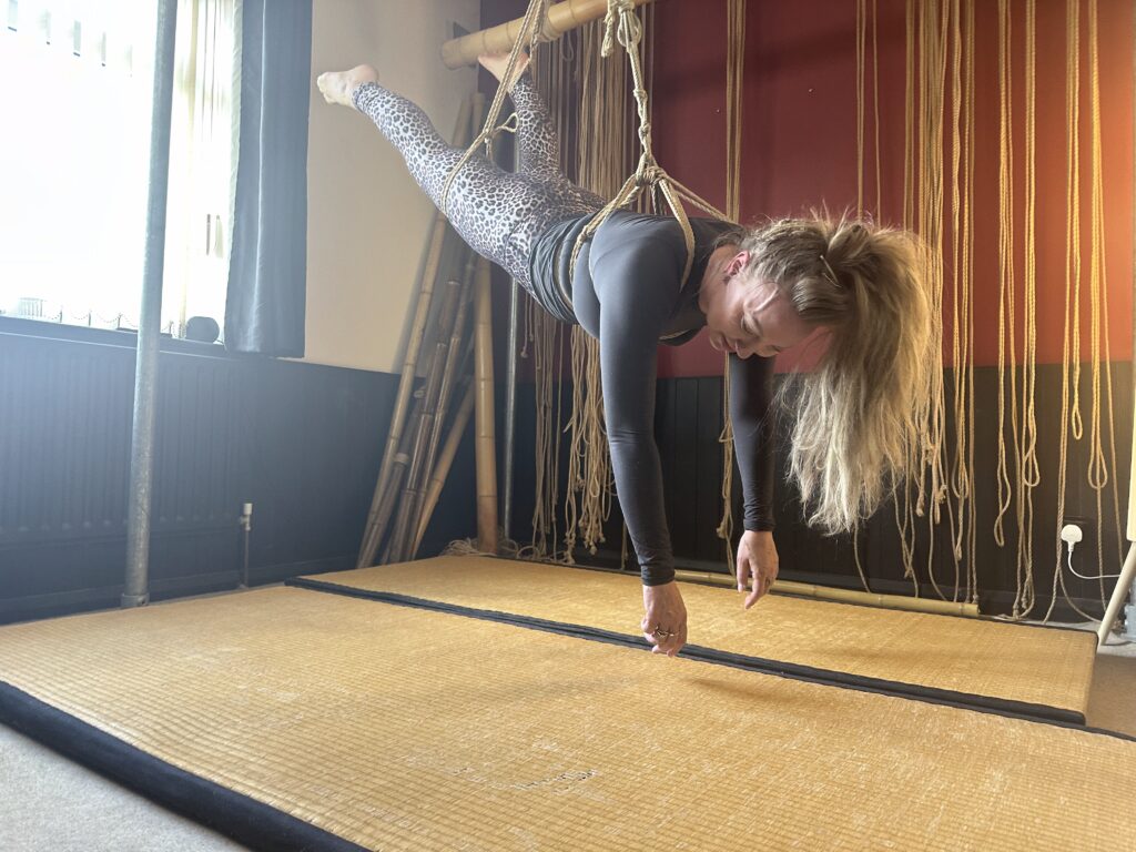 Shibari Bondage for Relaxation and Power Play - Rebecca Dakin